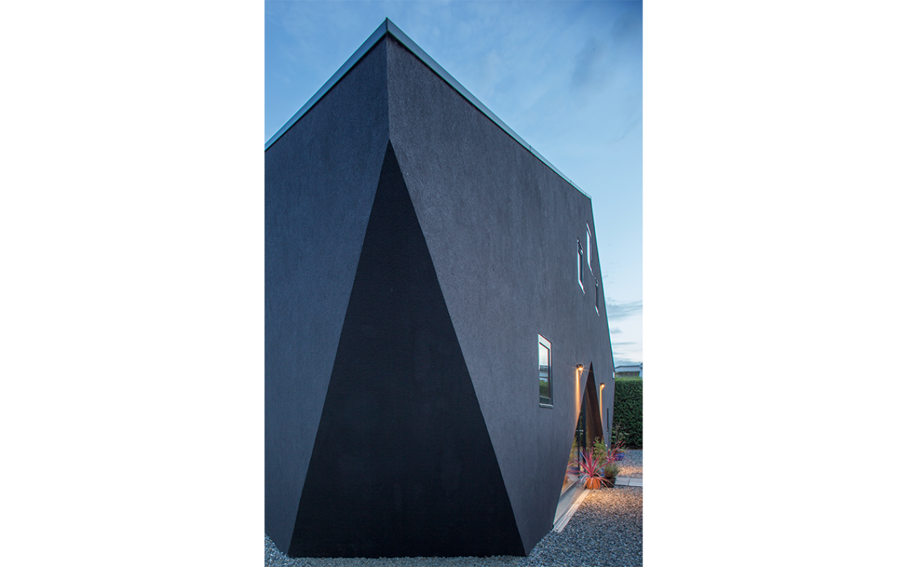 TRI HOUSE - URBAN AGENCY